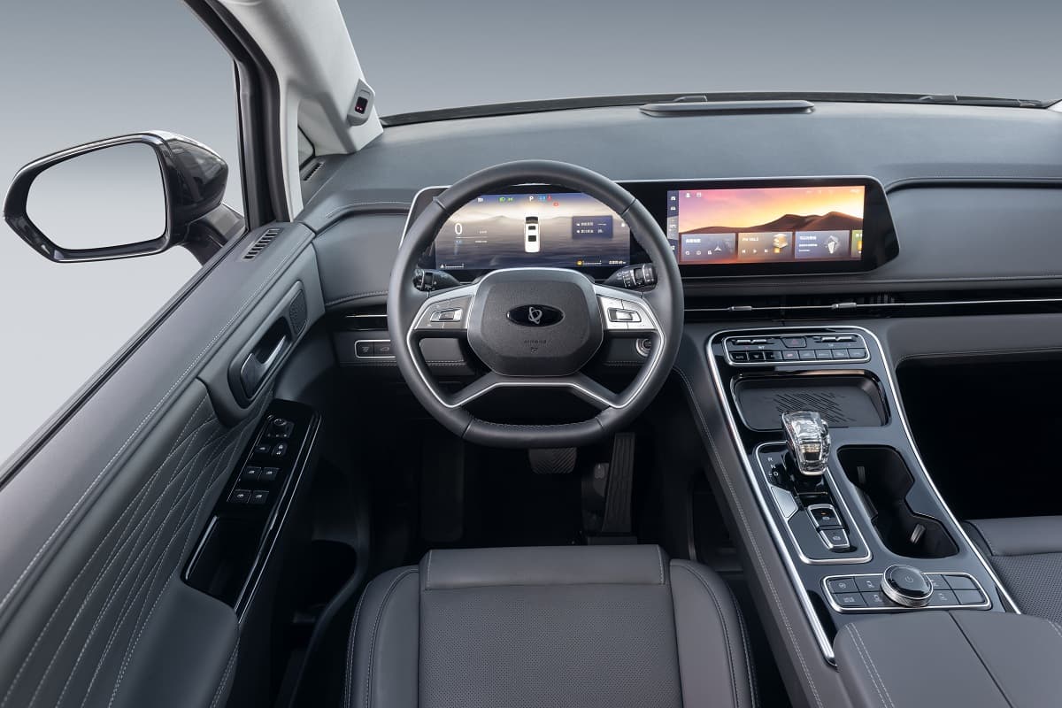 Минивэн Sollers SP7 появился на рынке: производитель рассекретил стоимость новинки