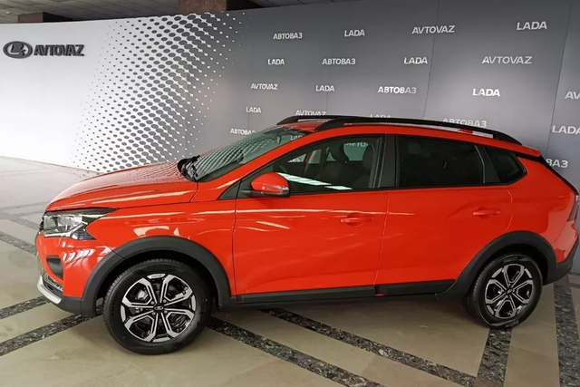 АвтоВАЗ привез новую Lada Iskra SW Cross на выставку в Узбекистан